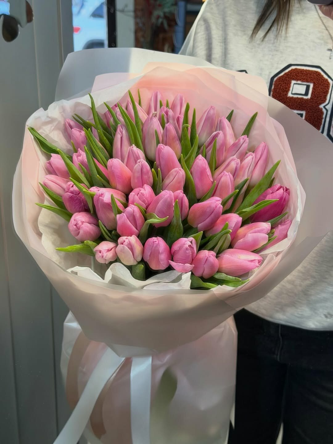 Шикарный букет розовых тюльпанов, 51 розовые тюльпаны, красивый букет