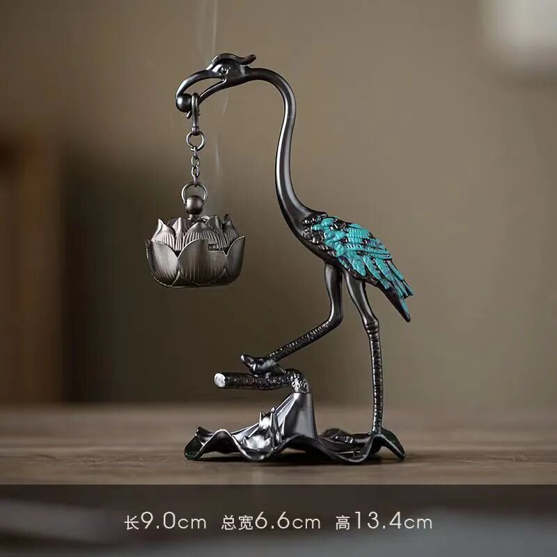 Журавль Приветствует Сосновую Курильницу Для Украшения Дома