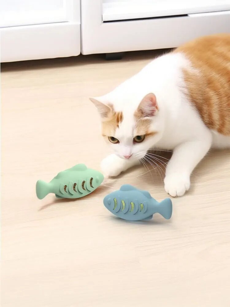 Жевательная игрушка для домашних животных с кошачьей мятой, очищающая зубы и дружелюбная для кошек (случайный цвет)