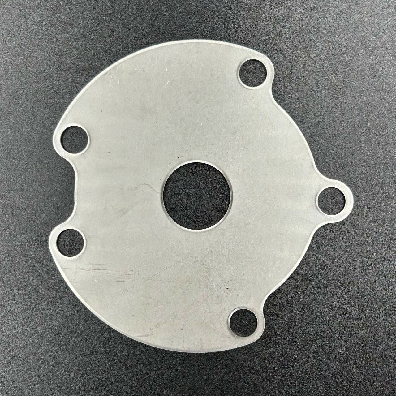 Пластина помпы охлаждения двигателя Mercruiser (Производитель KACAWA)