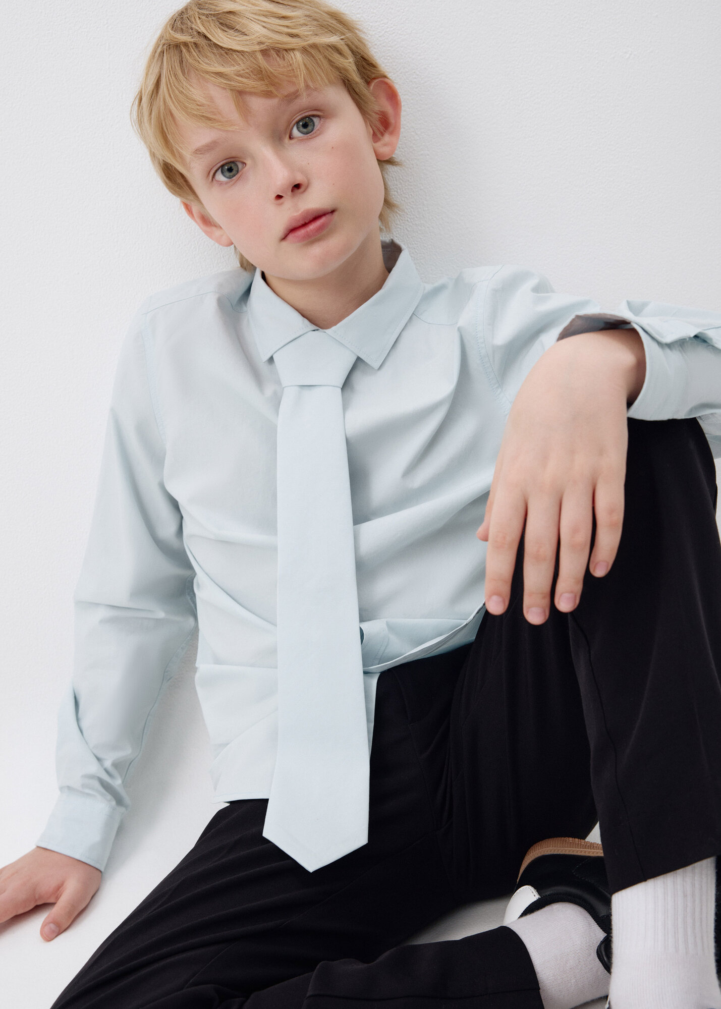 Школьная рубашка с галстуком