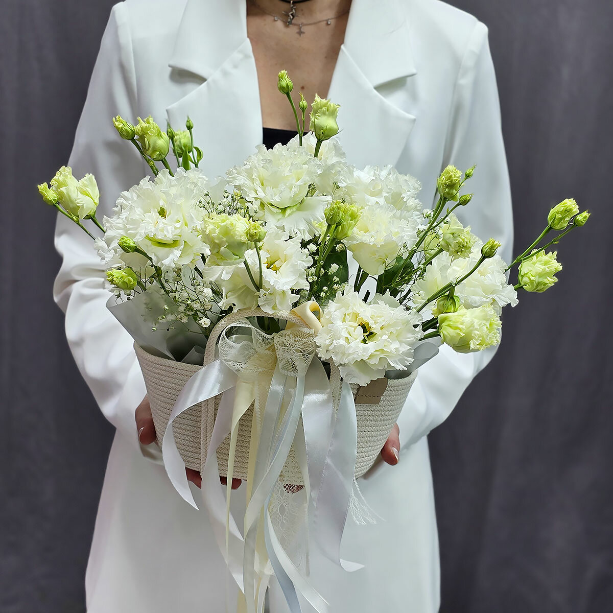 Композиция в кашпо "Талисман Флора", лизиантусы, гипсофила, белая, 30см, 6шт, в кашпо