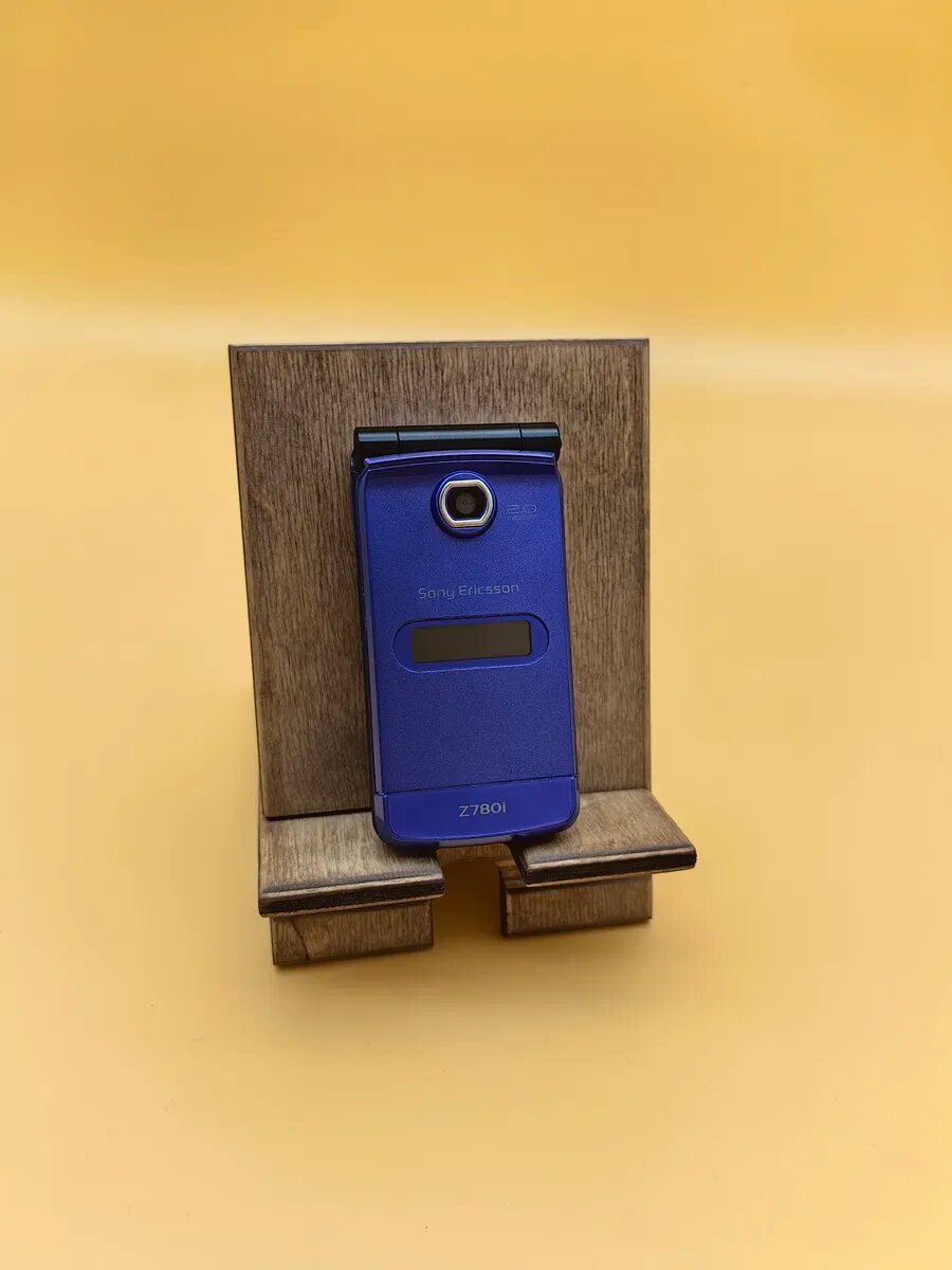 Мобильный кнопочный телефон раскладушка Sony Ericsson Z780i