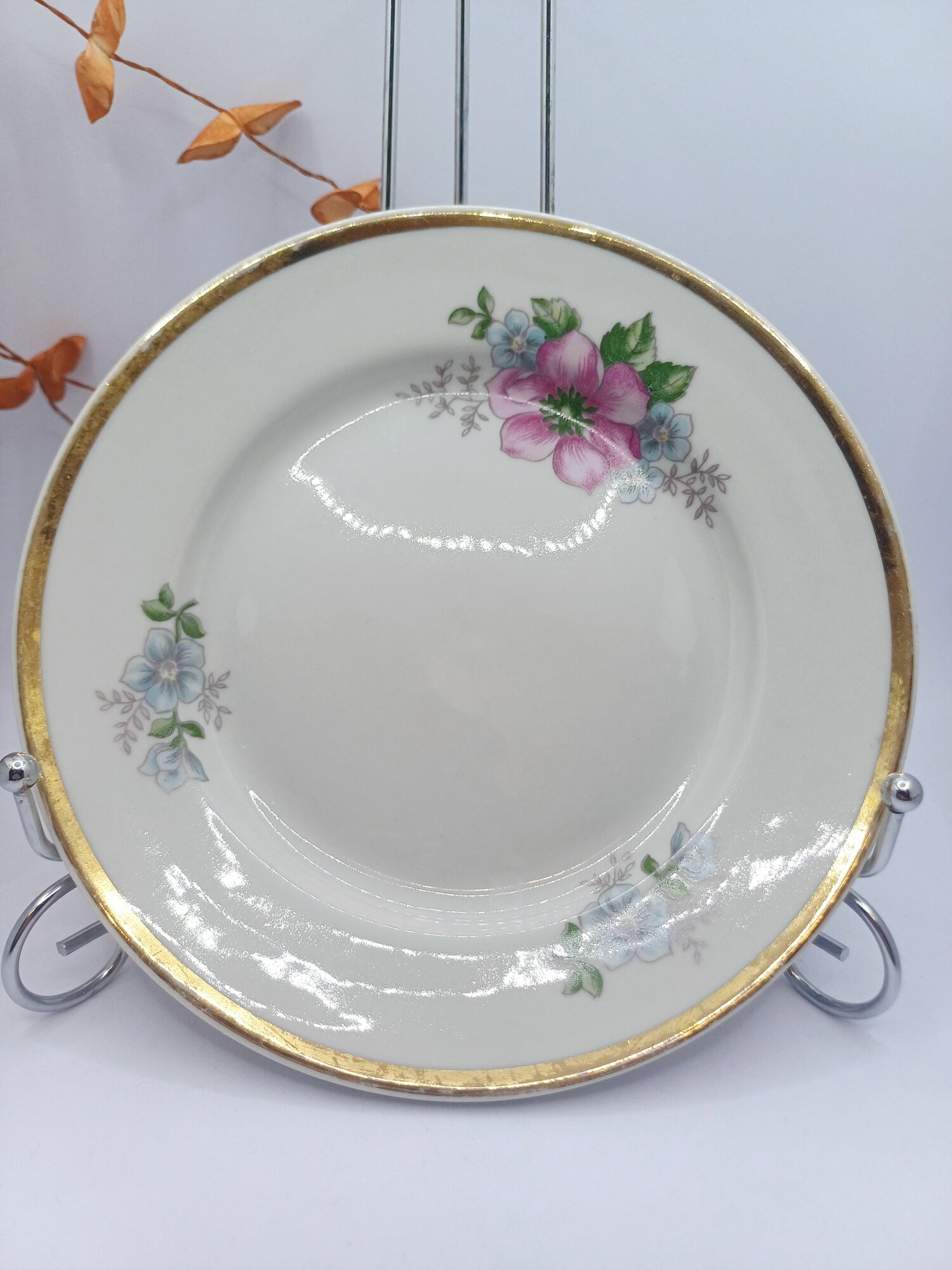 Тарелка плоская с цветочной росписью винтажная, фарфор, Дулево СССР