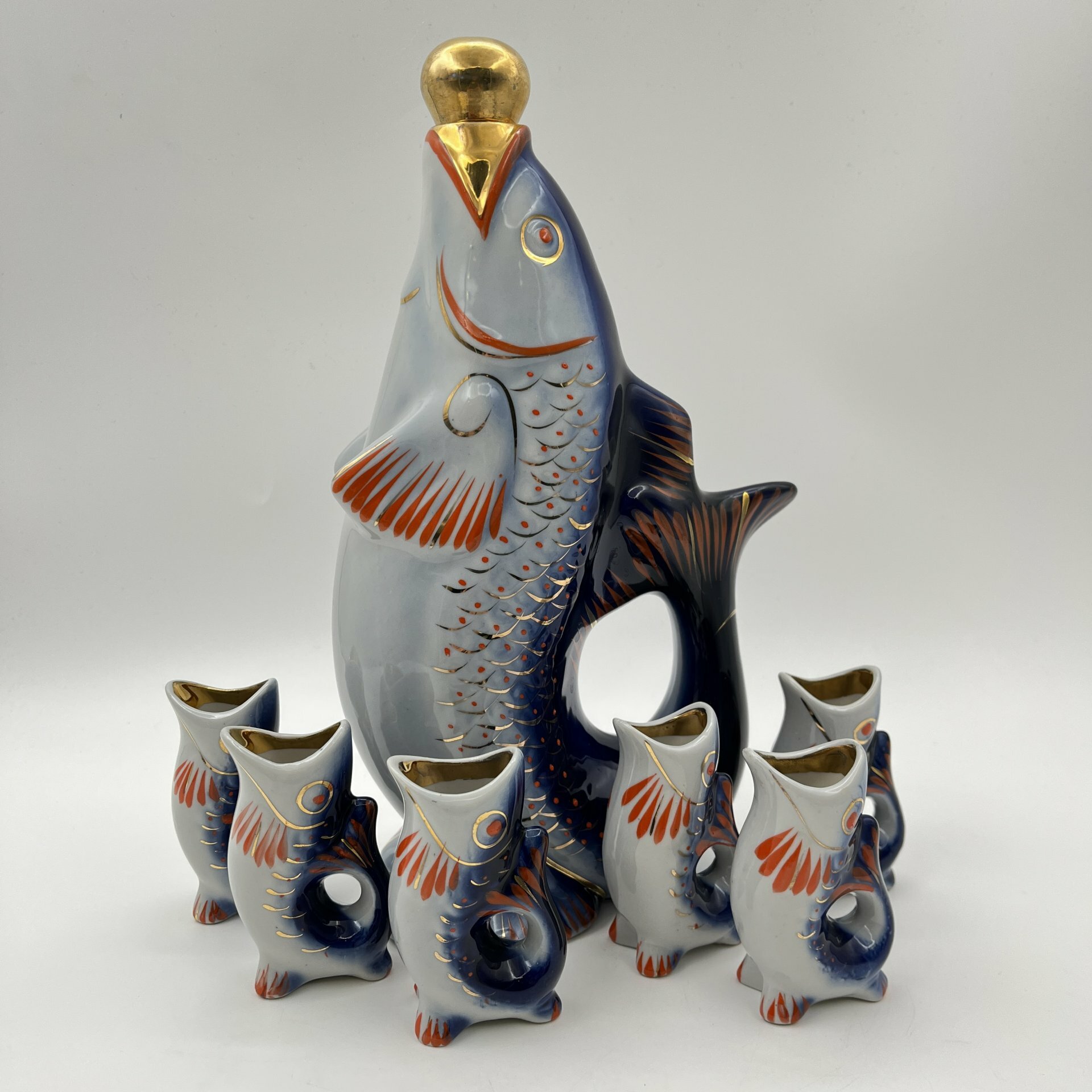 Набор для крепких напитков "Рыба" (штоф и 6 стопки), автор М. Д. Барамидзе, фарфор