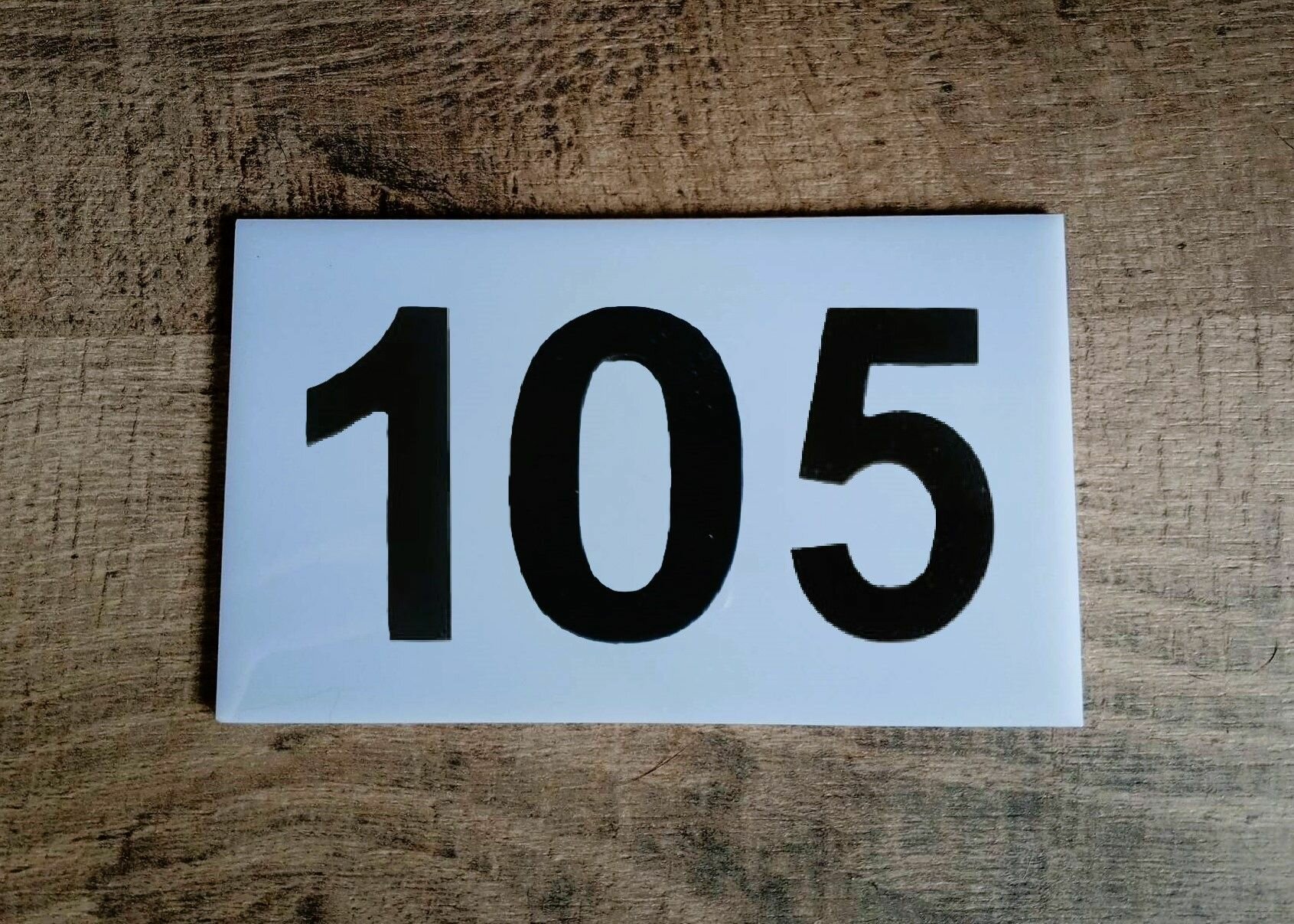 Цифры на дверь, табличка с номером 105