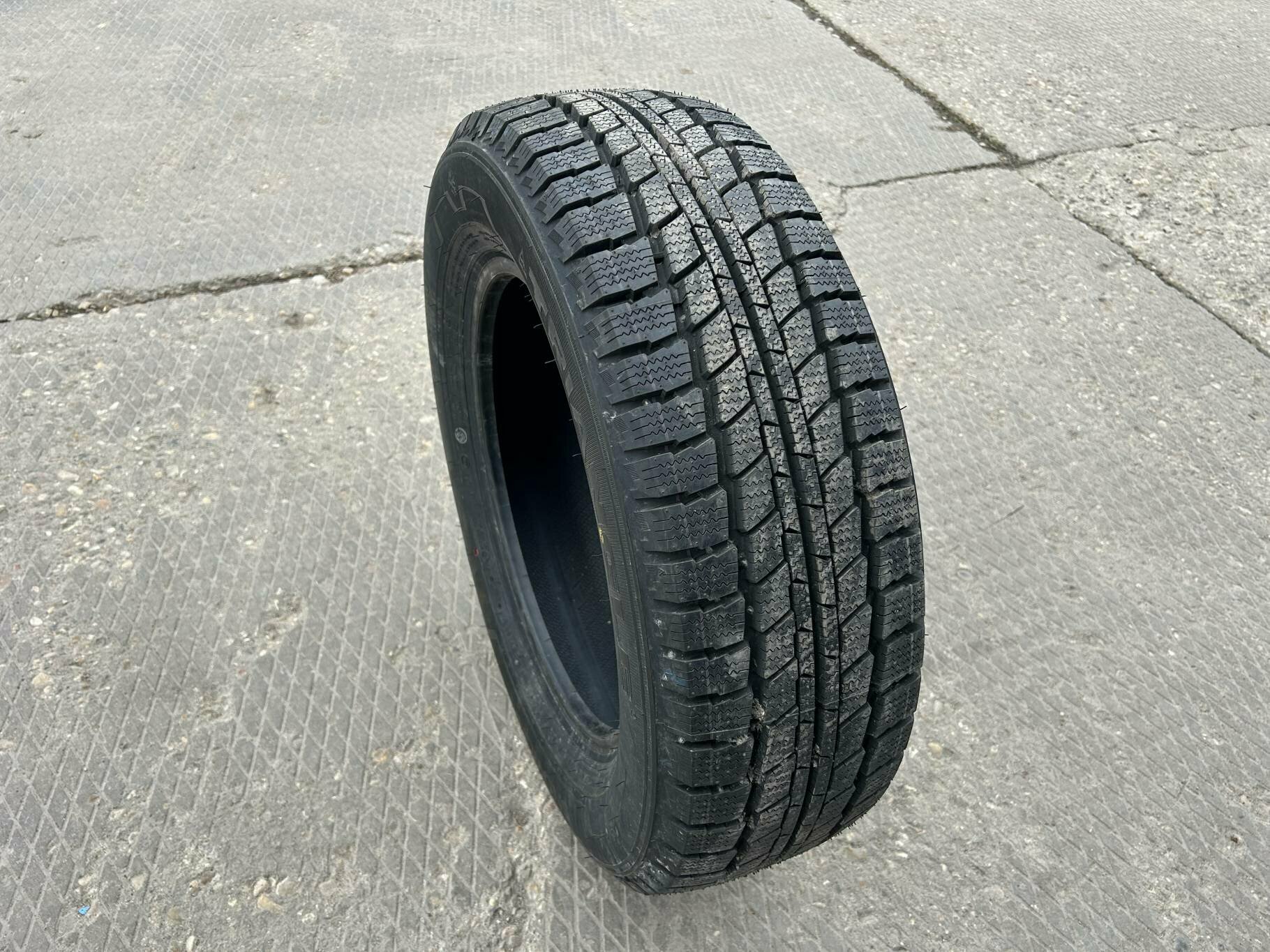 Шины Triangle LL01 205/65 R16 107/105T БУ Зимние нешипованные Износ 1% арт.52787