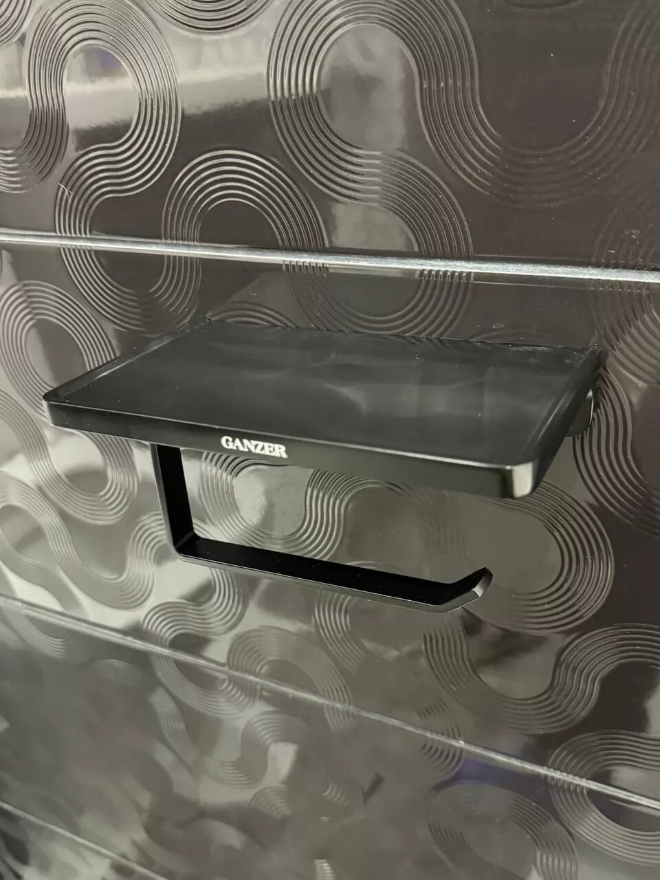 Держатель для туалетной бумаги с полкой Ganzer GZ88034-C черный