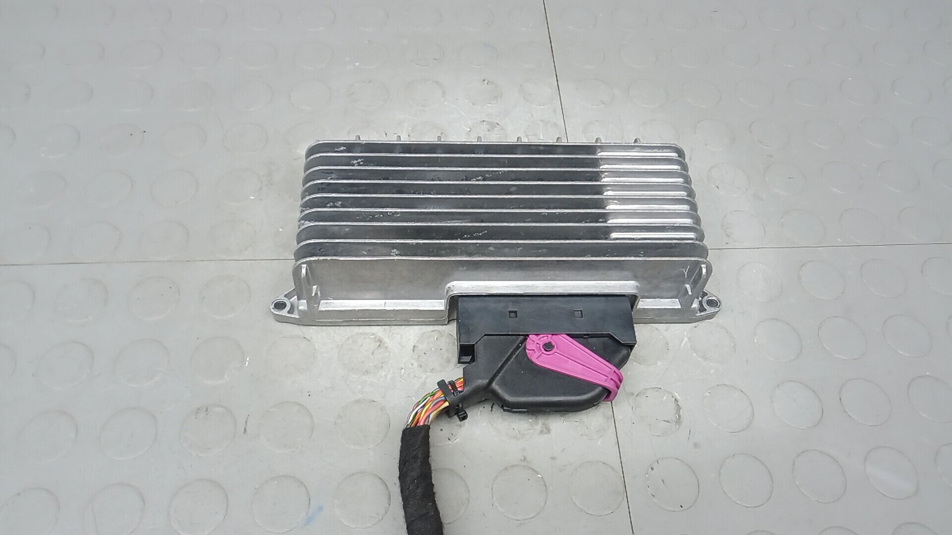Усилитель музыки AUDI A4 B8, Номер 8t0035223ah