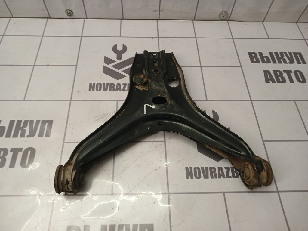Рычаг передний левый Audi 80 90 B3 86-91