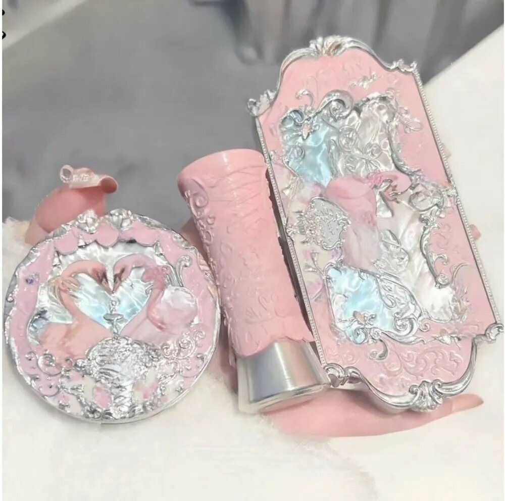 Flower Knows Swan Ballet Набор декоративной косметикиНабор из пяти частей