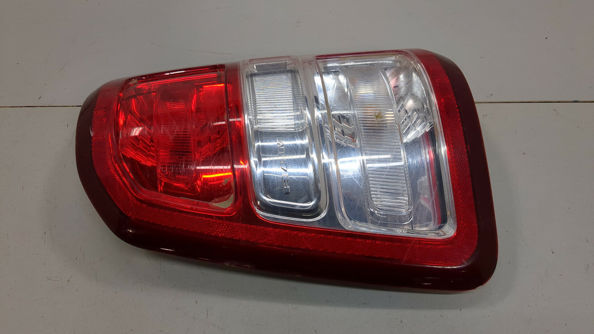 Фонарь (задний) левый Dodge Ram Б/У