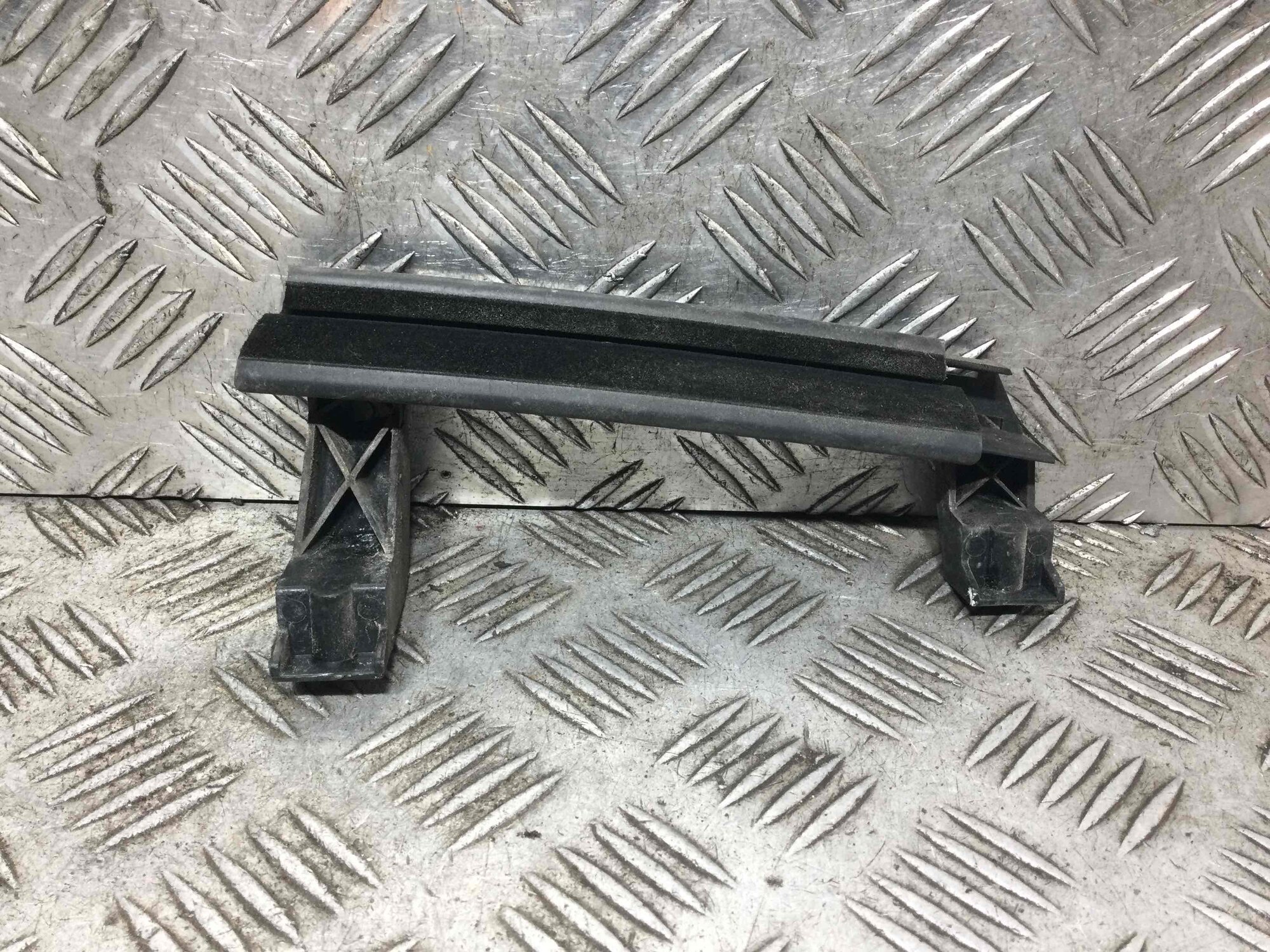 Б/У Направляющая стекла Ford Focus 1 поколение (1998-2001) 2000 г.