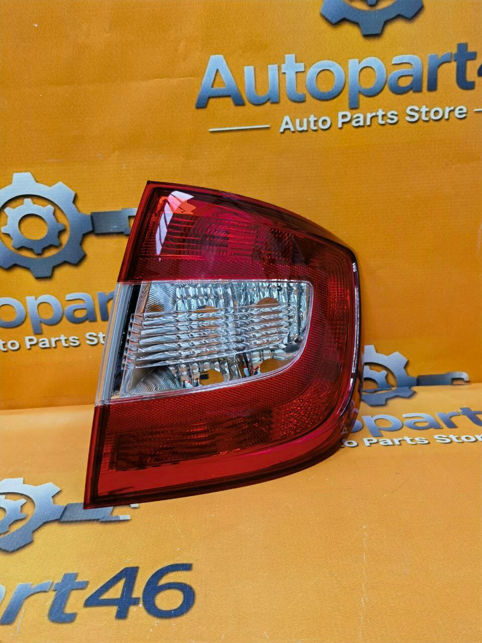 Фонарь задний правый светлый Шкода Рапид, Skoda Rapid 2012-2020. Аналог