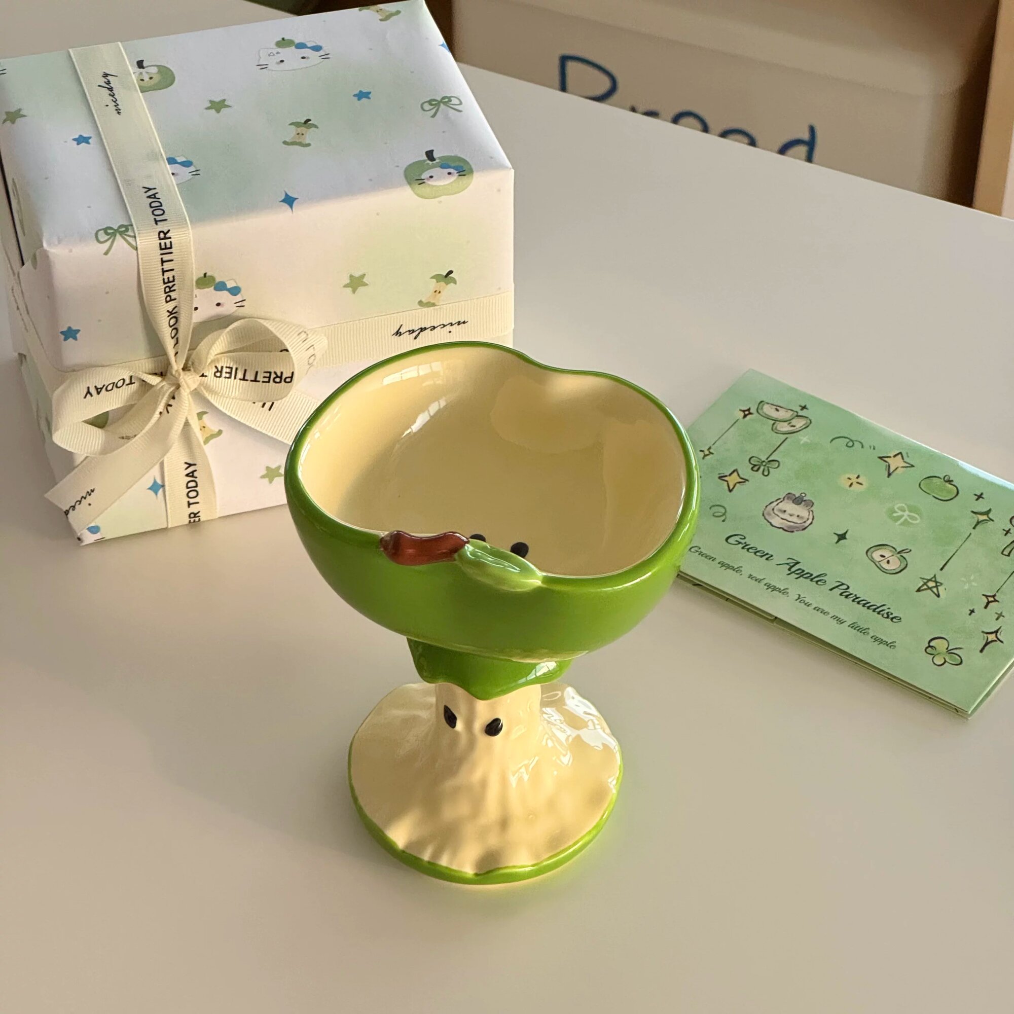 Милая керамическая кружка-бокал в форме яблока, креативная, нишевая, с подглазурной росписью, для десертов, мороженого,