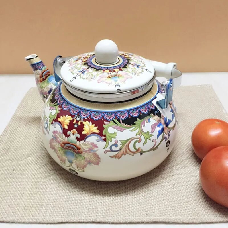 Чайник эмалированный с цветочным узором на 2.5 л бордового цвета для кухни — фото 1