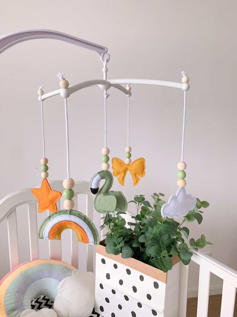 Детская мобильная детская кровать клубничная игрушка 0 12 месяцев Детская вращающаяся лошадь Детская ручная игрушка держатель включен Детская детская комната украшение Детская клубника и мобильный (()