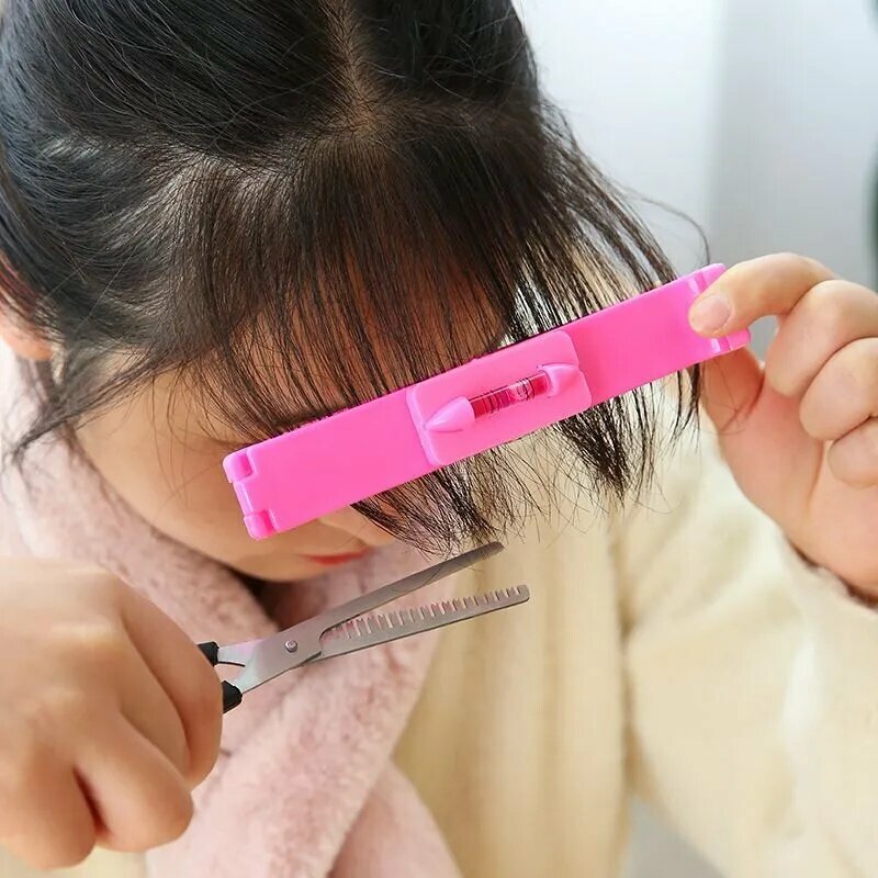 Зажим для ровного среза волос/Фиксатор с уровнем для стрижки челки/Линейка уровень для парикмахера