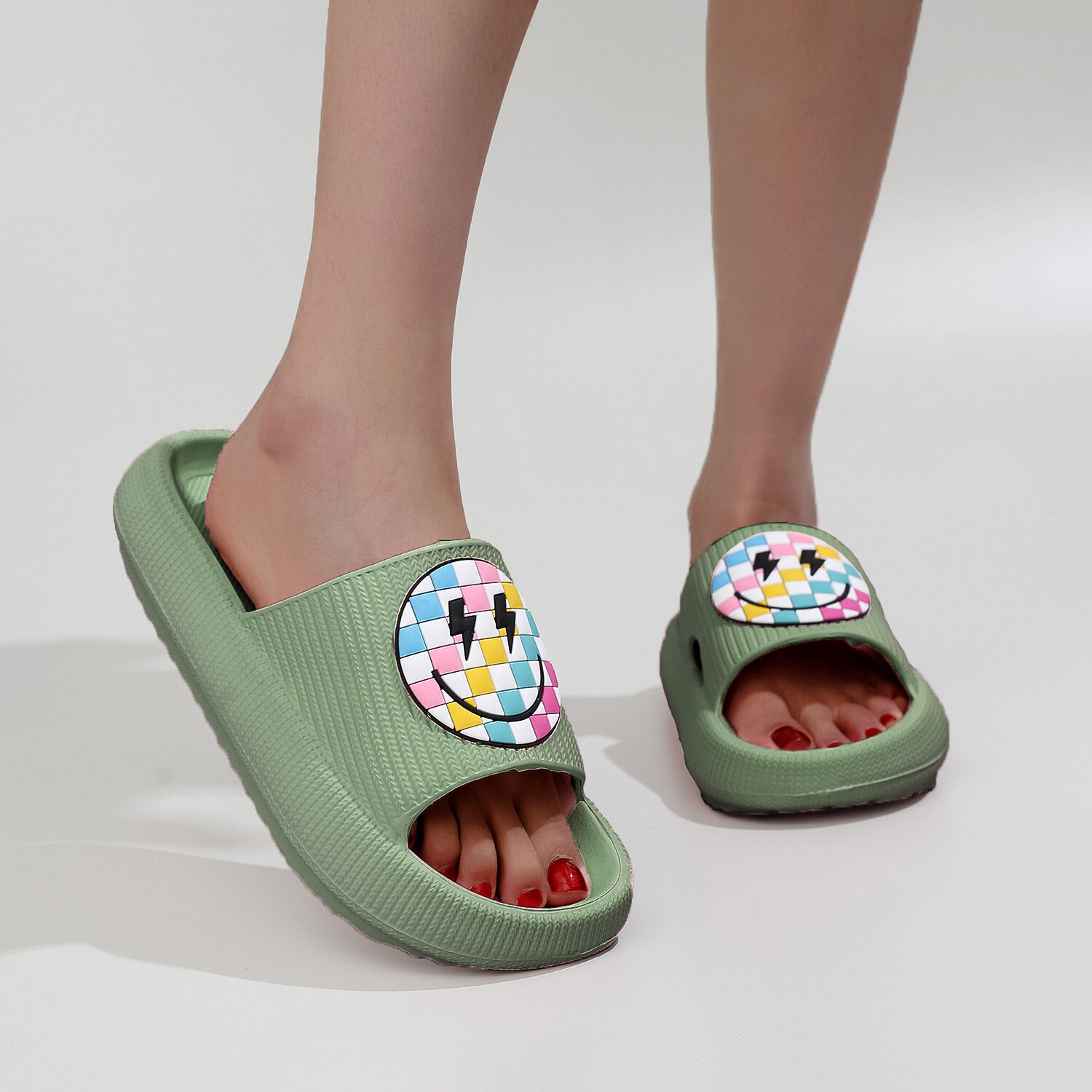 Новые сандалии с мультяшными смайликами для пар, летние домашние сандалии для ванной комнаты и душа, для мужчин и женщин, с толстой подошвой.39-40