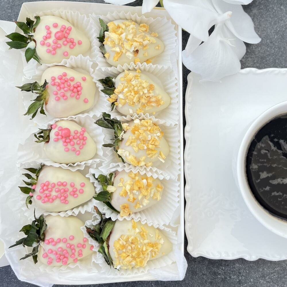 Клубника в шоколаде, подарочный набор клубники в белом шоколаде «солнечный микс» - 10 ягод от Мадам Клубники