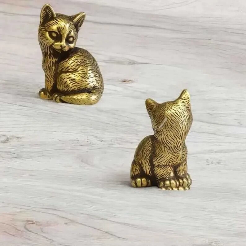 Статуэтка кошки из меди, высота 2.88 см, длина 3 см. Бронзовый цвет. Фигурка кошки для интерьера