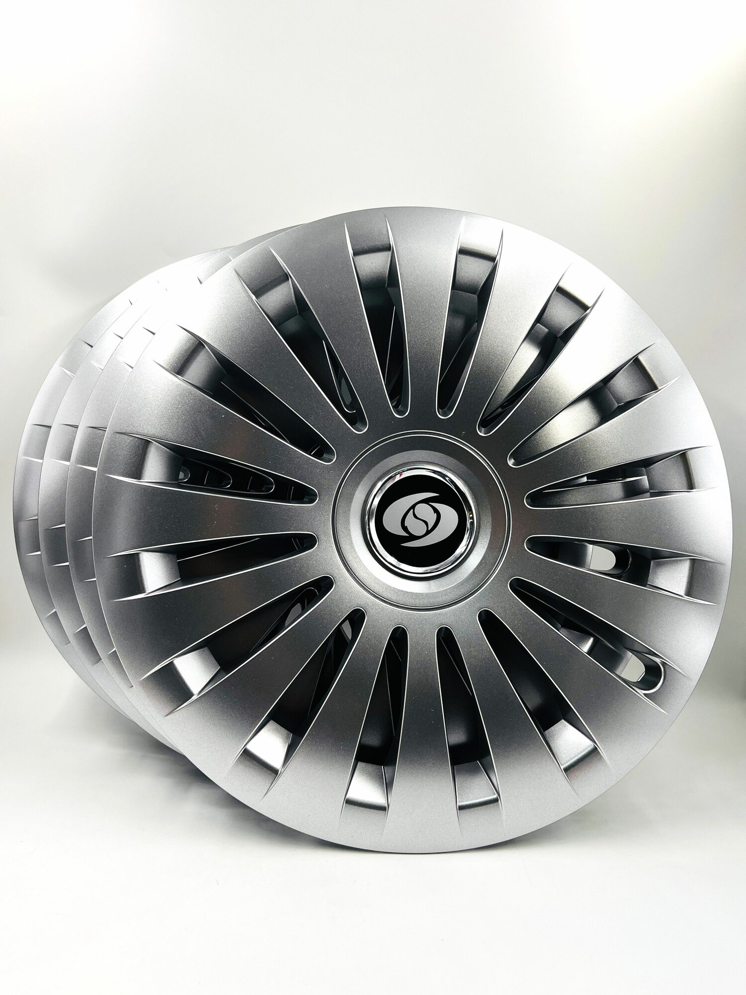 Колпаки на колеса гибкие с эмблемой Комета R17 4 шт