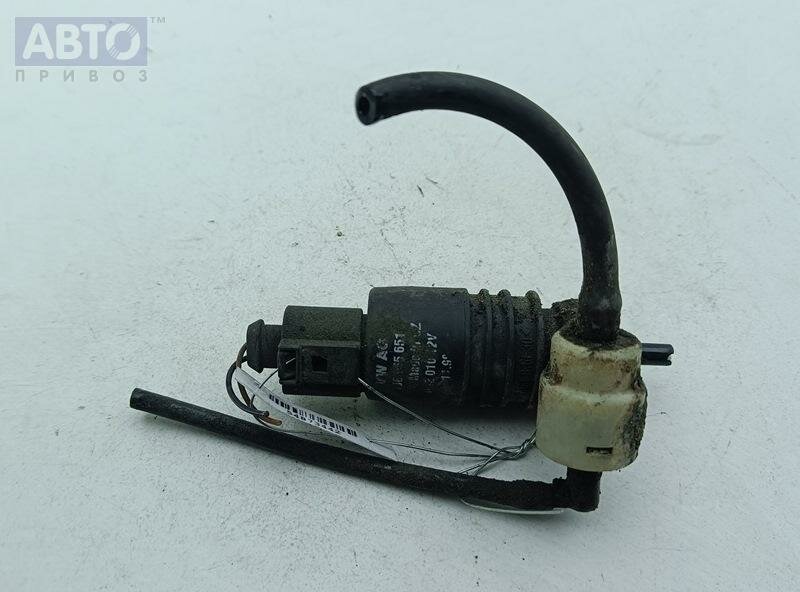 Насос (моторчик) омывателя стекла Volkswagen Passat B5