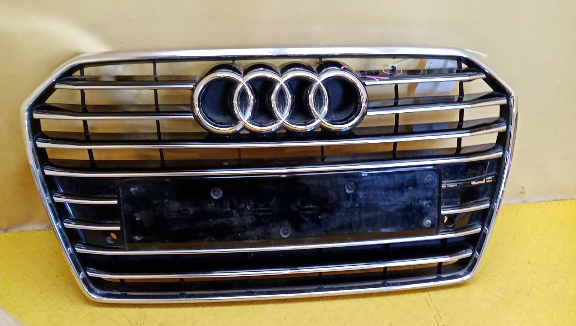 Решетка радиатора A6 (C7,4G) Audi 4G0853651AE