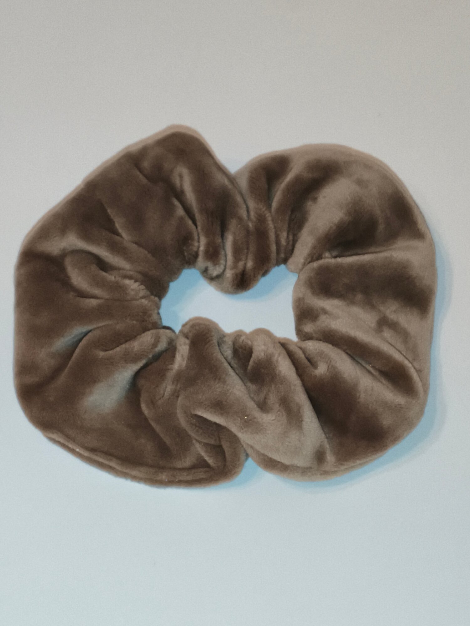 Резинка для волос велюровая, диаметр 12 см, цвет холодный бежевый