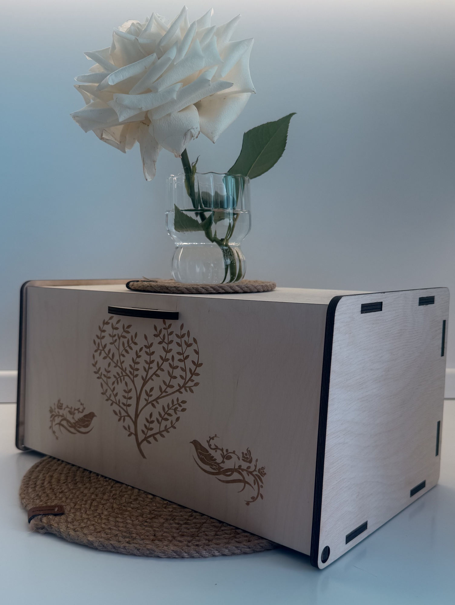 Хлебница ЭКО, деревянная с крышкой, 36x20,5x17 см, цвет светло-бежевый "дерево сердце"