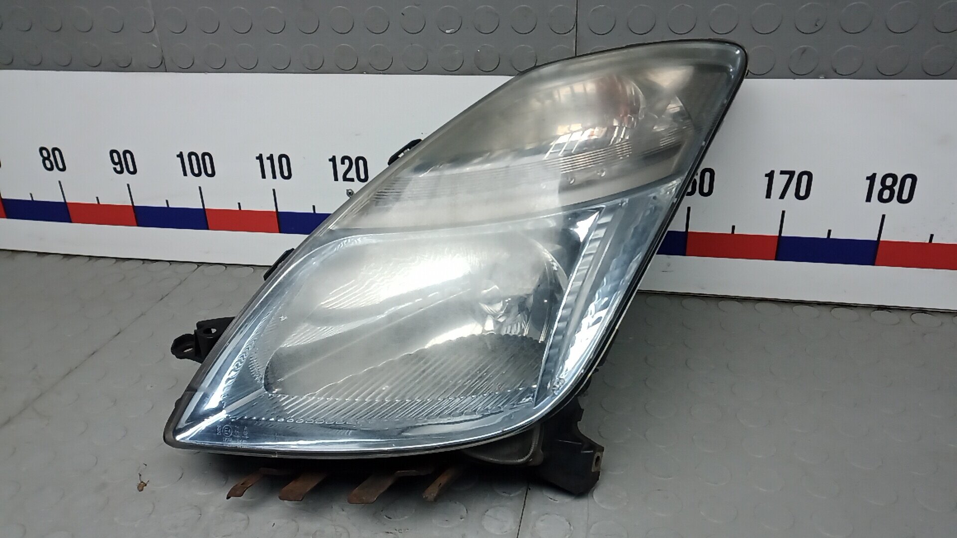 Фара левая TOYOTA PRIUS XW20