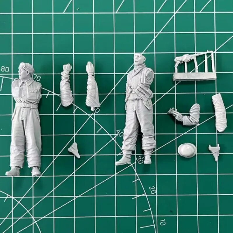 Набор моделей для сборки 1/35 Европейский зимний солдат из резины 2 фигуры