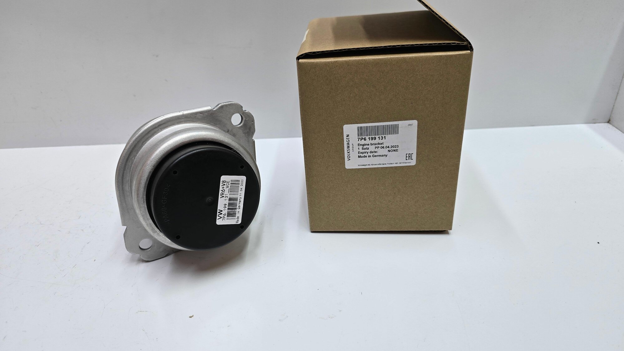 Опора двигателя VW TOUAREG 11-18
