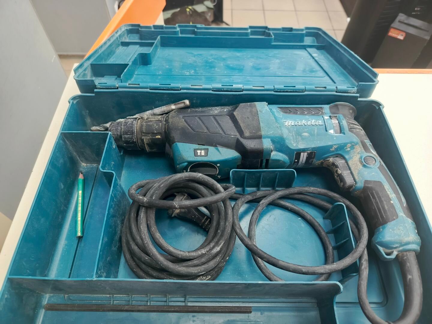 Перфоратор SDS-plus 800Вт 2.4Дж / Makita; арт. HR2630; оригинал, Б/У,Уценка