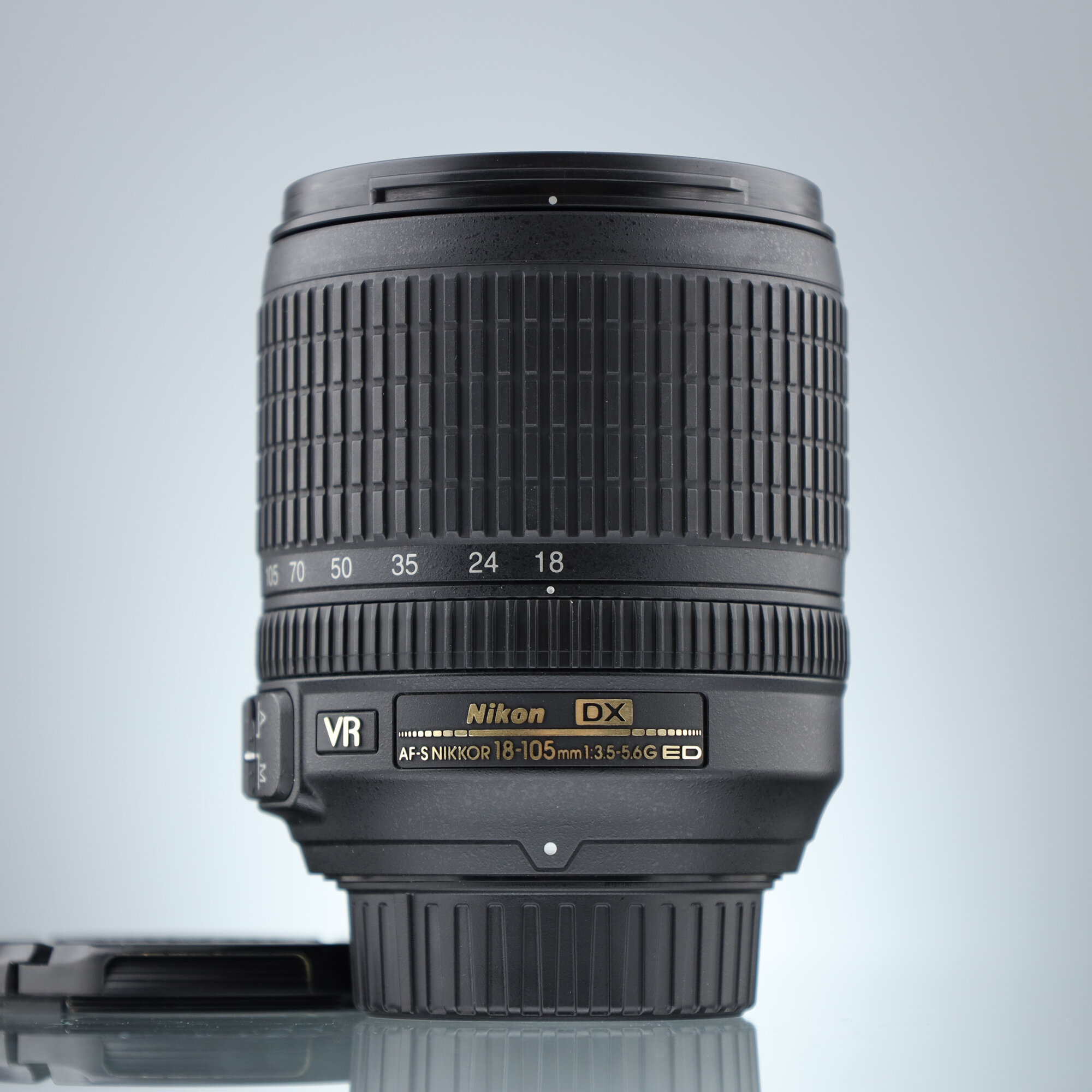 Объектив Nikon 18-105mm f/3.5-5.6G AF-S ED DX VR Nikkor, черный