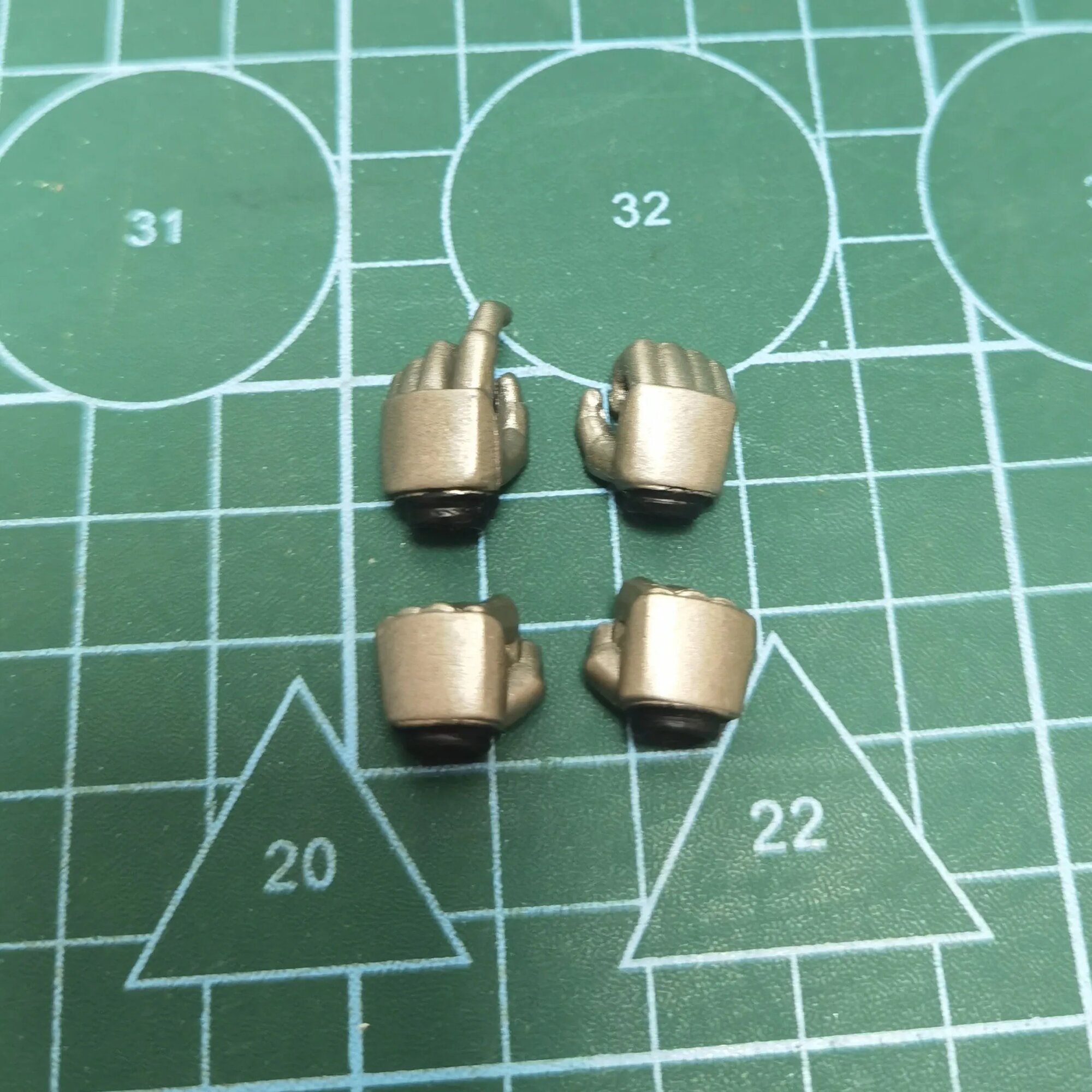 Аксессуары: Фигурки Joytoy Warhammer 1/18 Iron Warriors MKVI, тактический сержант с Toy Accessory 10