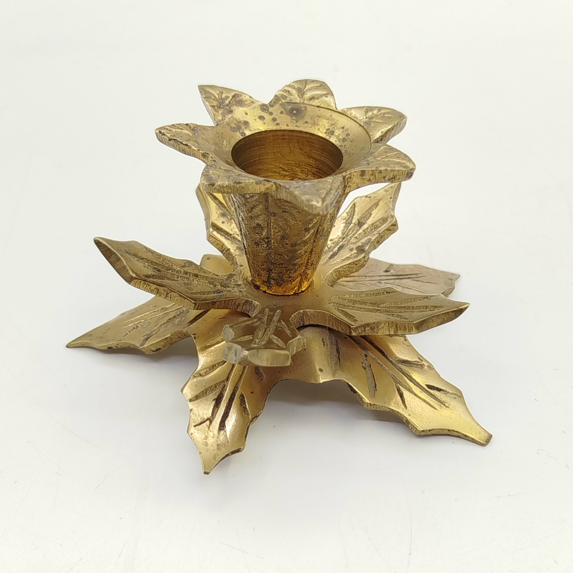 Подсвечник в виде листа, латунь, Индия, 2000-2020 гг.