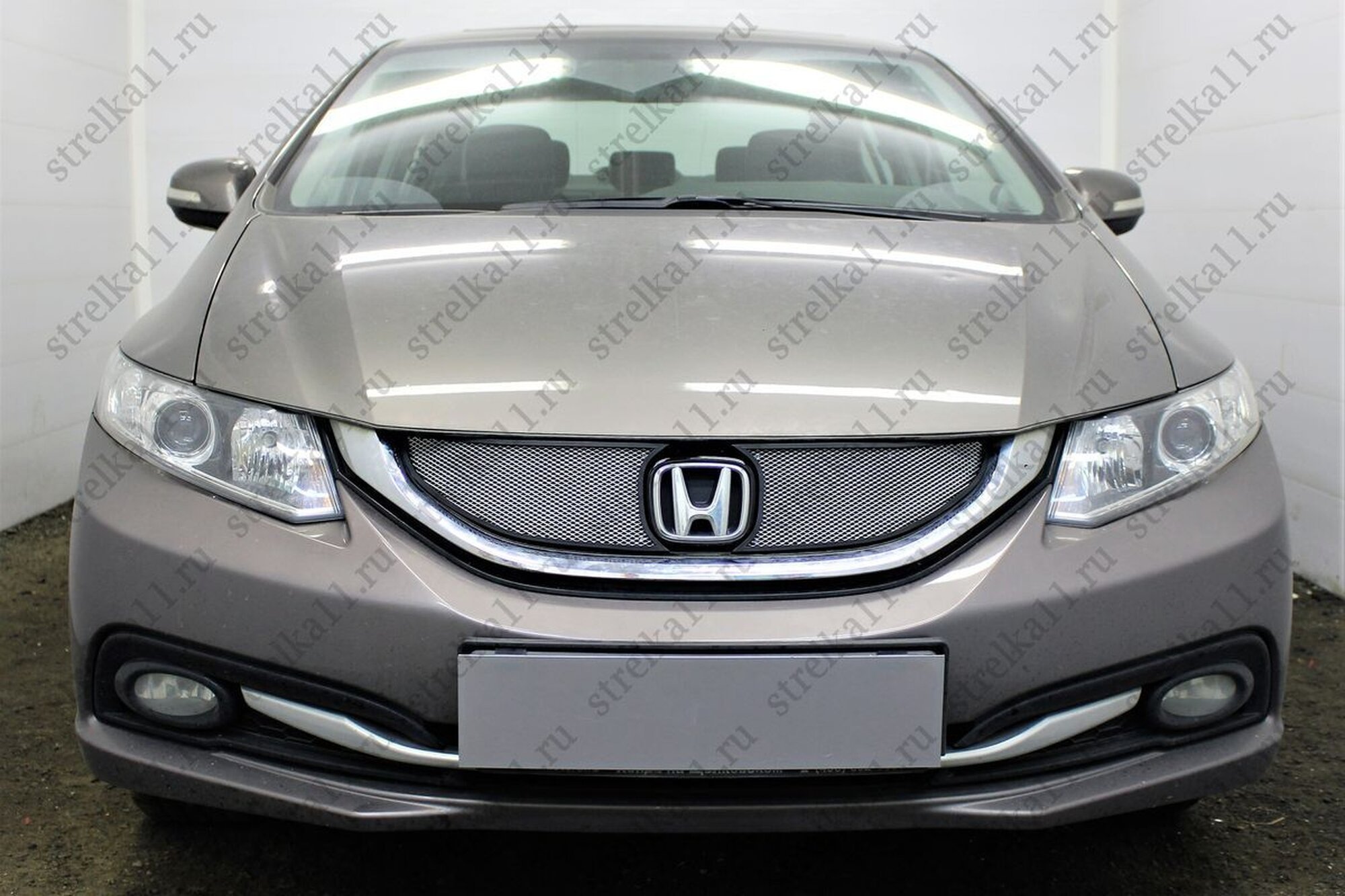 Защитная сетка радиатора с окантовкой и защелками для Honda Civic 2013-2016 (IX рестайлинг), 2шт, хром