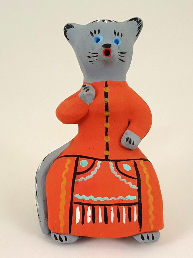 Кошечка в сарафане на пеньке -2, Каргопольская глиняная игрушка, ручная авторская работа