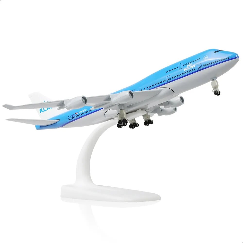 Модель самолета Boeing 747 1:300 KLM полностью металлическая с подставкой из сплава, подходит любителям авиации для демонстрации в коллекции или в качестве подарка.