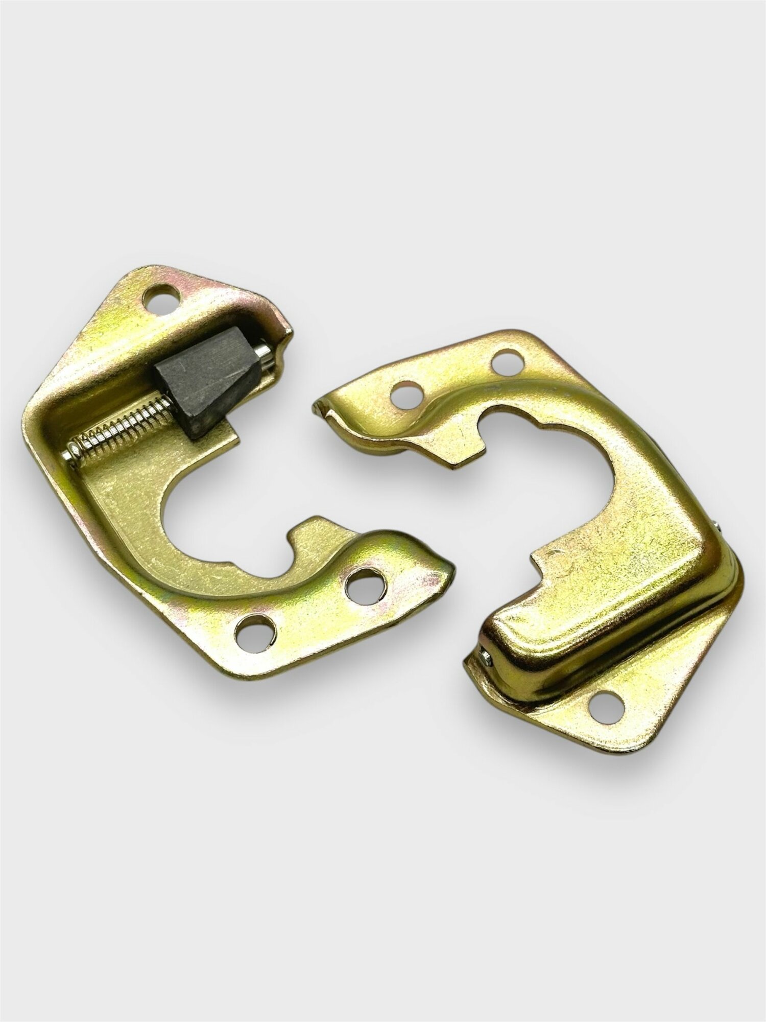 Фиксатор замка двери (ракушка) ВАЗ 2101-2107, Нива (комплект лев+прав)