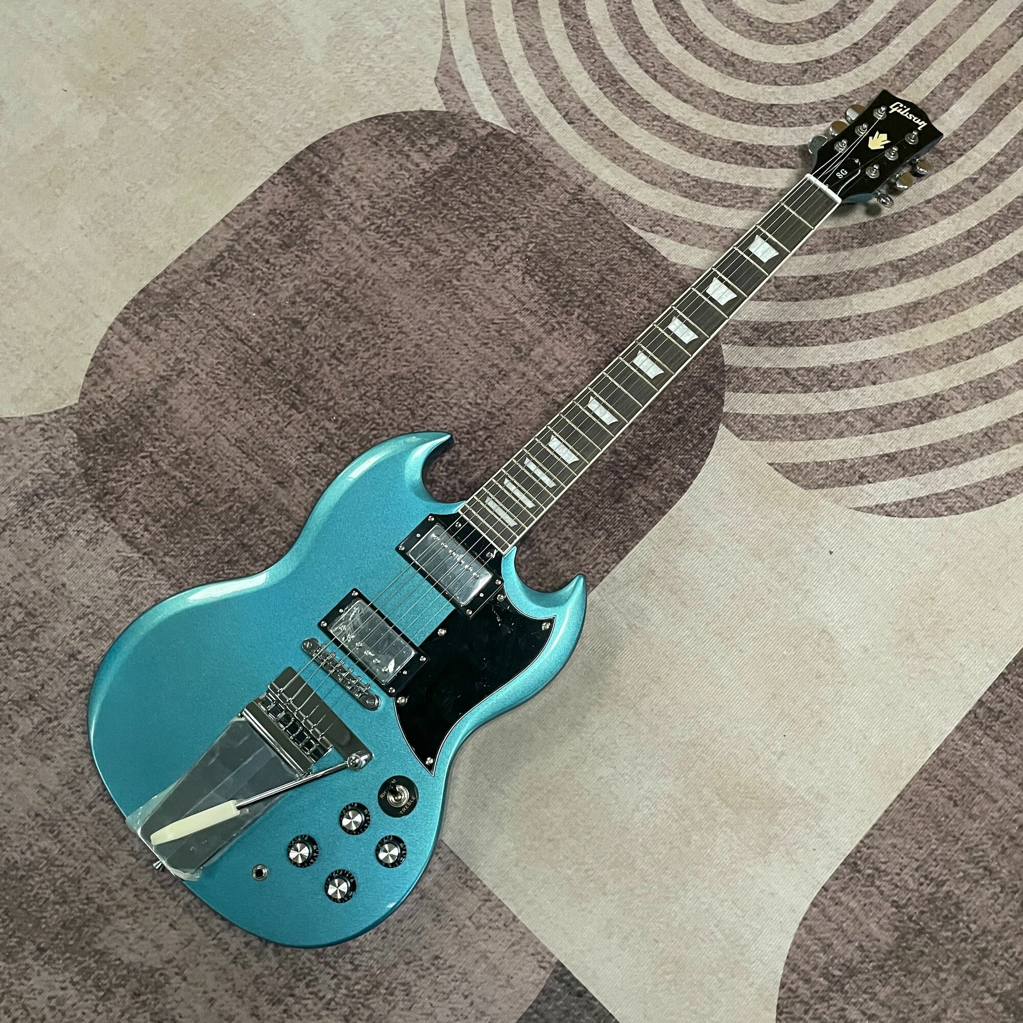 Электрогитара Gibson SG Custom, 3 хамбакера, перламутровый цвет, чёрное дерево