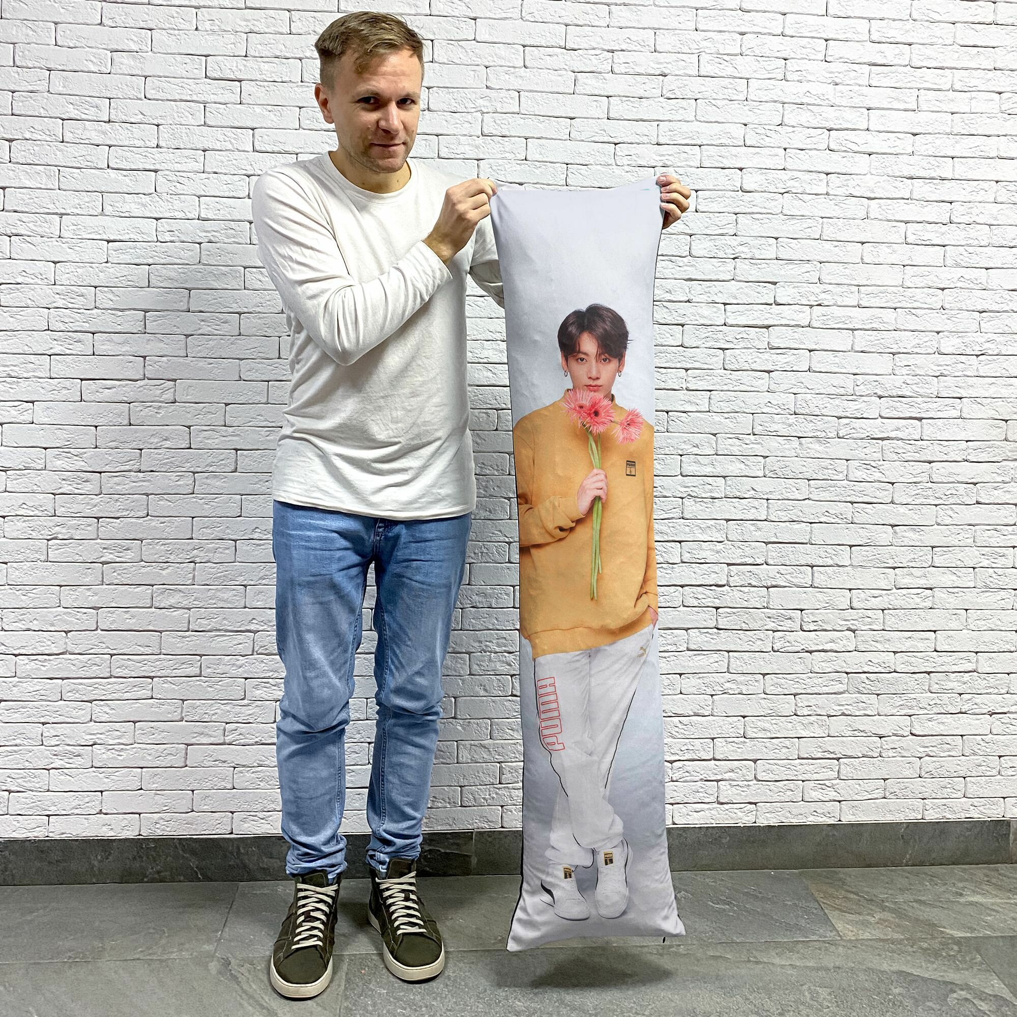 Подушка дакимакура Чон Джонгук BTS 35x140 см
