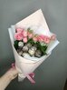 Букет "Майами" клубника в шоколаде с розами кустовыми пионовидными