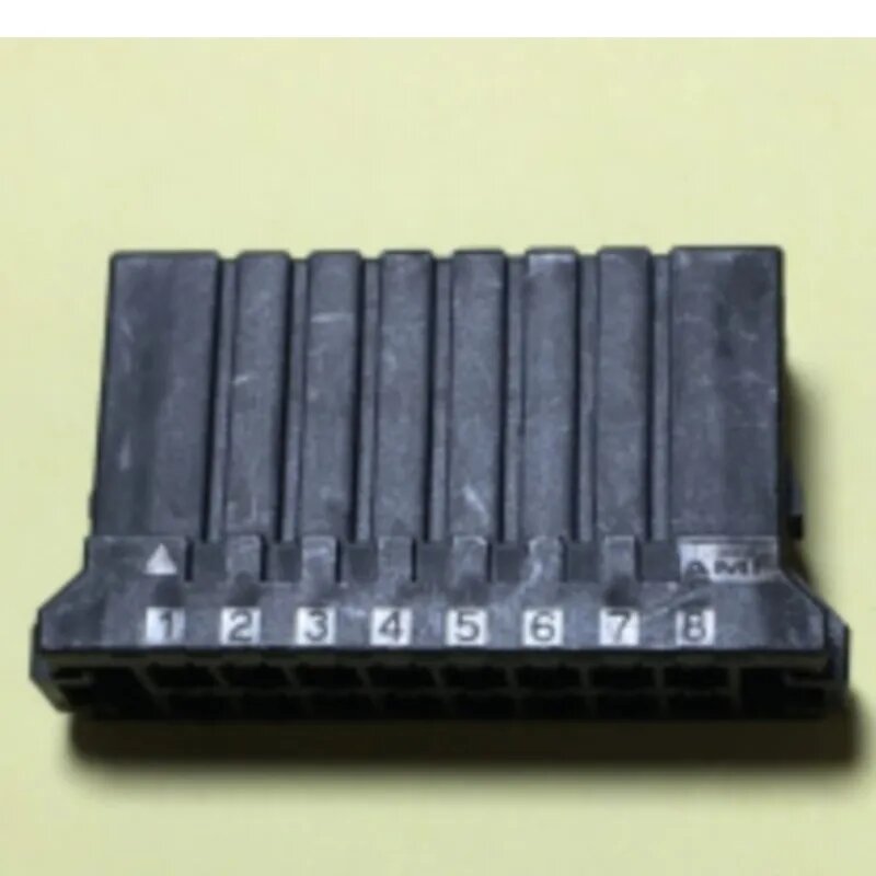 Разъемы AMP D-3100 16-контактные 5x MALE housing