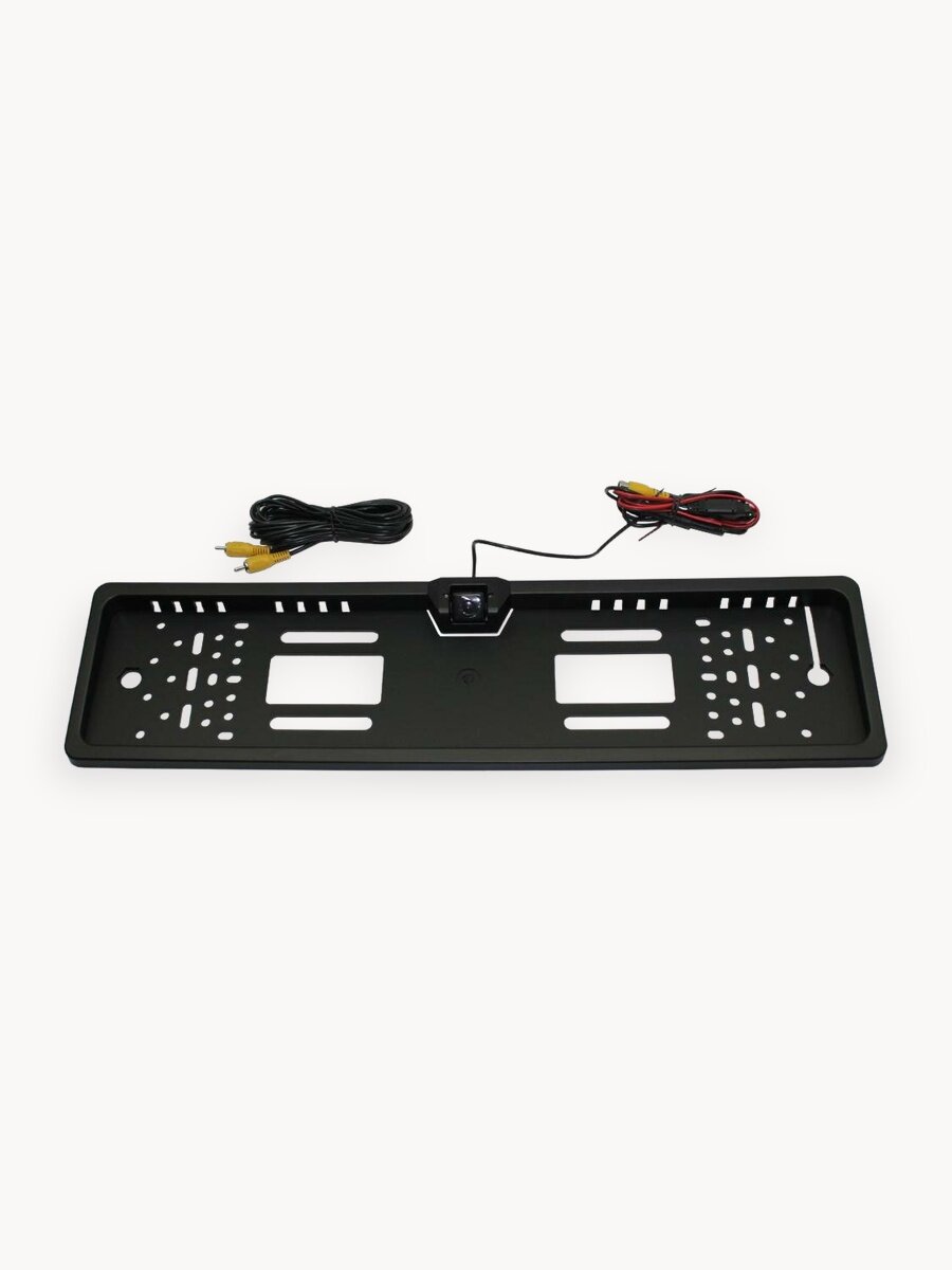 Камера заднего вида в рамке номерного знака, номерной знак черного цвета