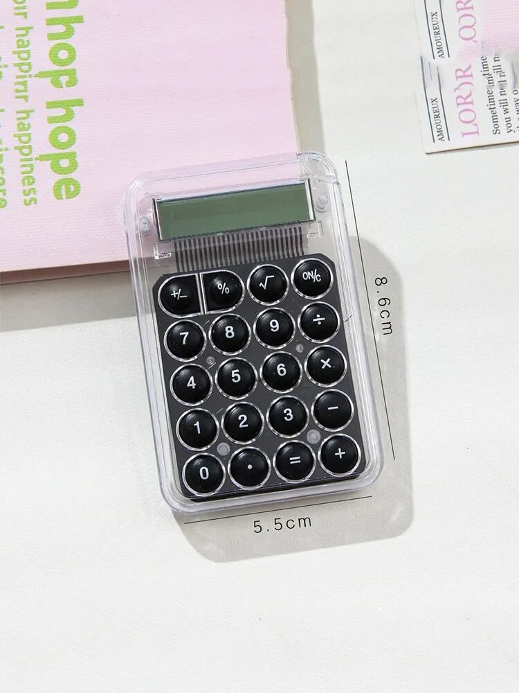 Милый и компактный мини-калькулятор ярких цветов, подходящий учащимся для решения задач или повседневных математических вычислений.