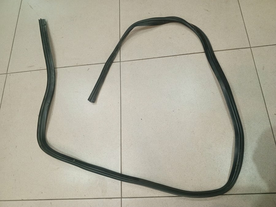 Уплотнитель крышки багажника от Ford Focus 2 2004-2008