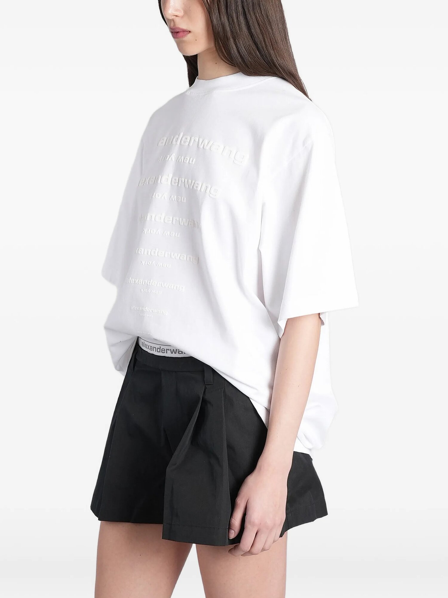 Футболка Alexander Wang Embossed logo-print T-shirt, размер 52, бежевый/белый — фото 1