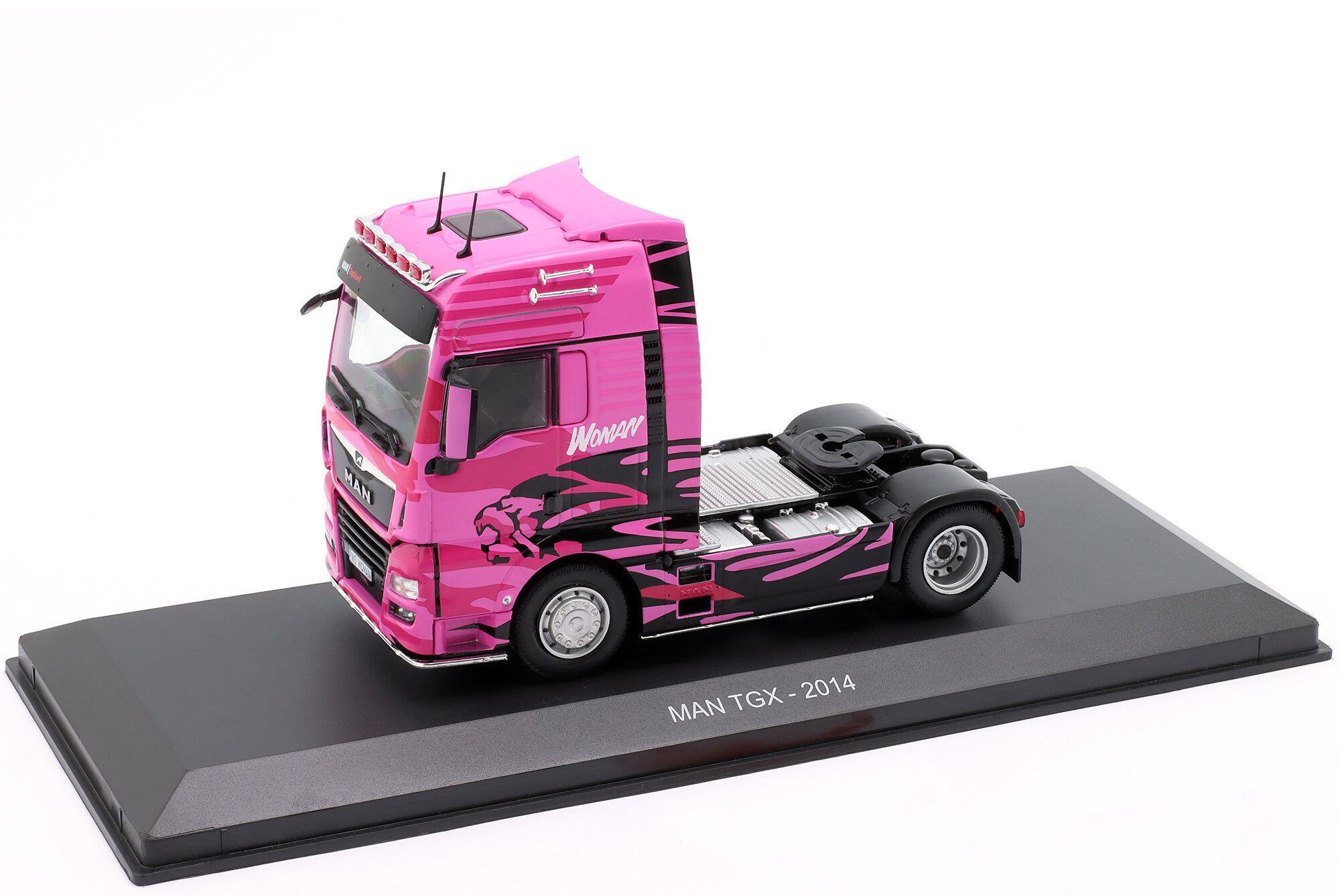 Модель коллекционная ALTAYA Man tgx woman 2014 pink